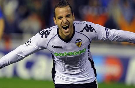 Soldado firmará ejemplares del FIFA 2013 en la Fnac de San Agustín ...